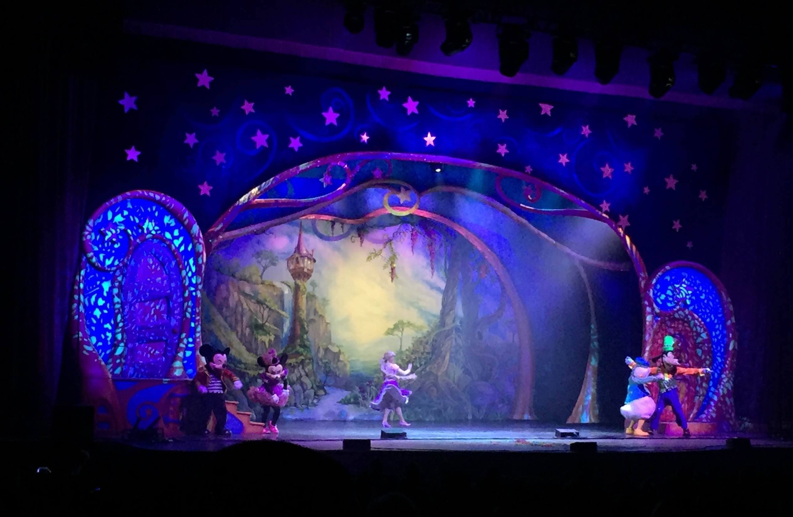 Our Fun Night at Disney Live! Presents Mickey and Minnie's Doorway to ...